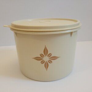 Tupperware | Kitchen | Vintage Tupperware Set Of 3 Canisters Tan ...